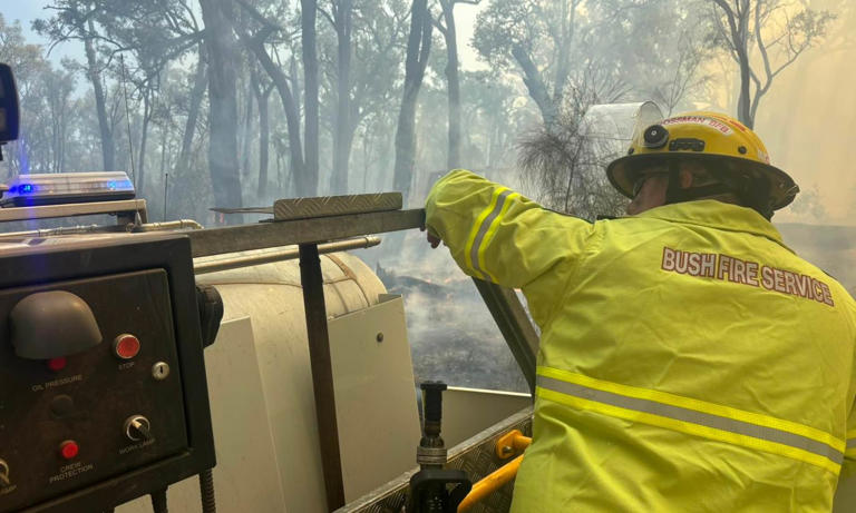'Too late to leave:' Urgent bushfire warning is issued as temperatures ...