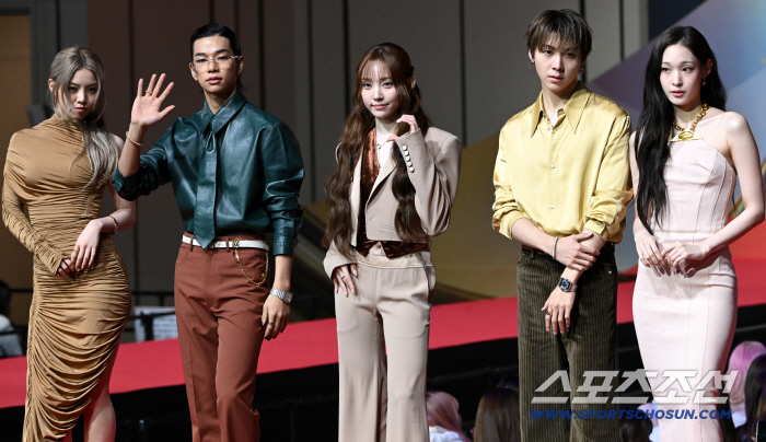 All-day project, charismatic