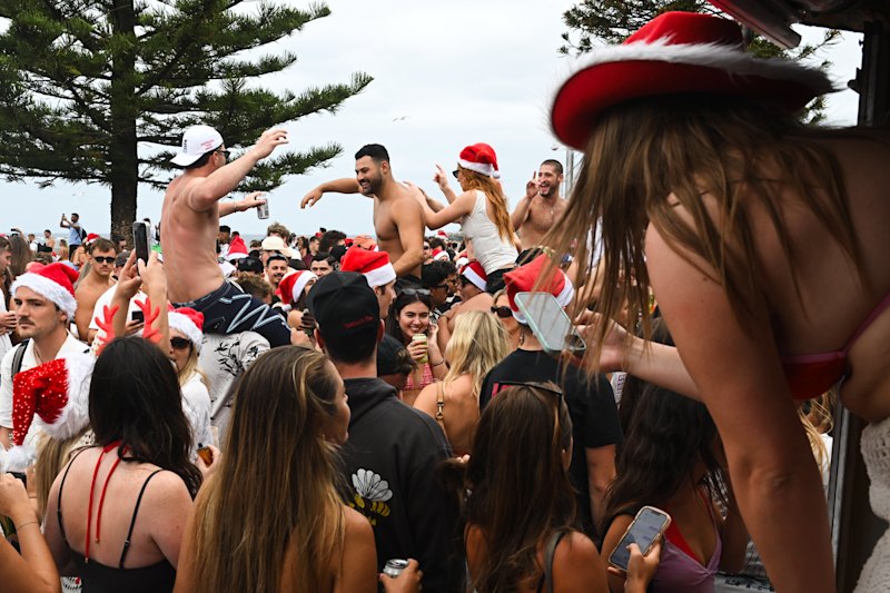 ‘Everyone’s here’: Backpackers flood Coogee after Bronte crackdown