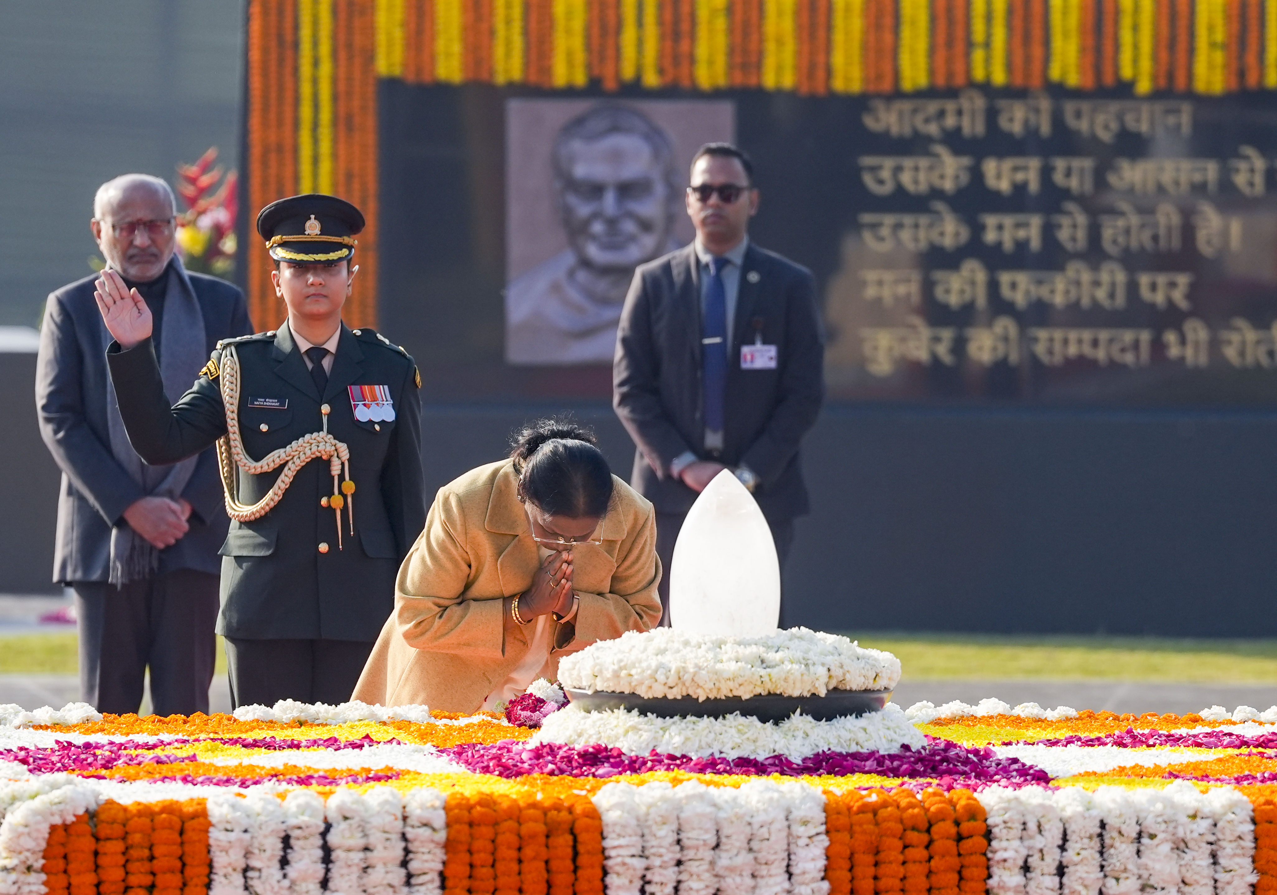 Prez, PM visit Vajpayee's memorial 'Sadaiv Atal'; pay tributes