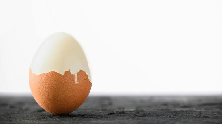 Shell sticking to your hard boiled eggs? Try this clever peeling trick