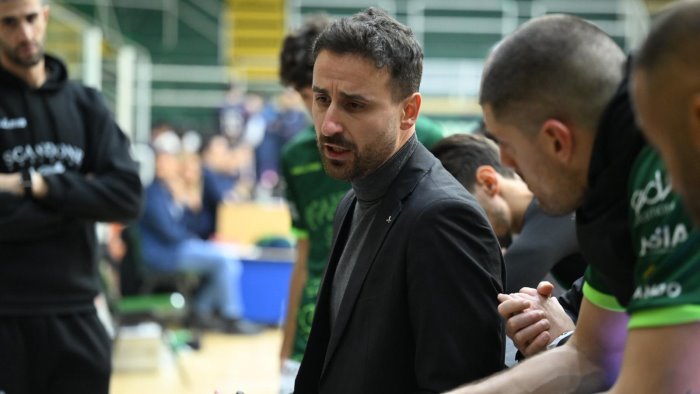 Scandone Avellino: esonerato Carone, squadra a Dell'Imperio