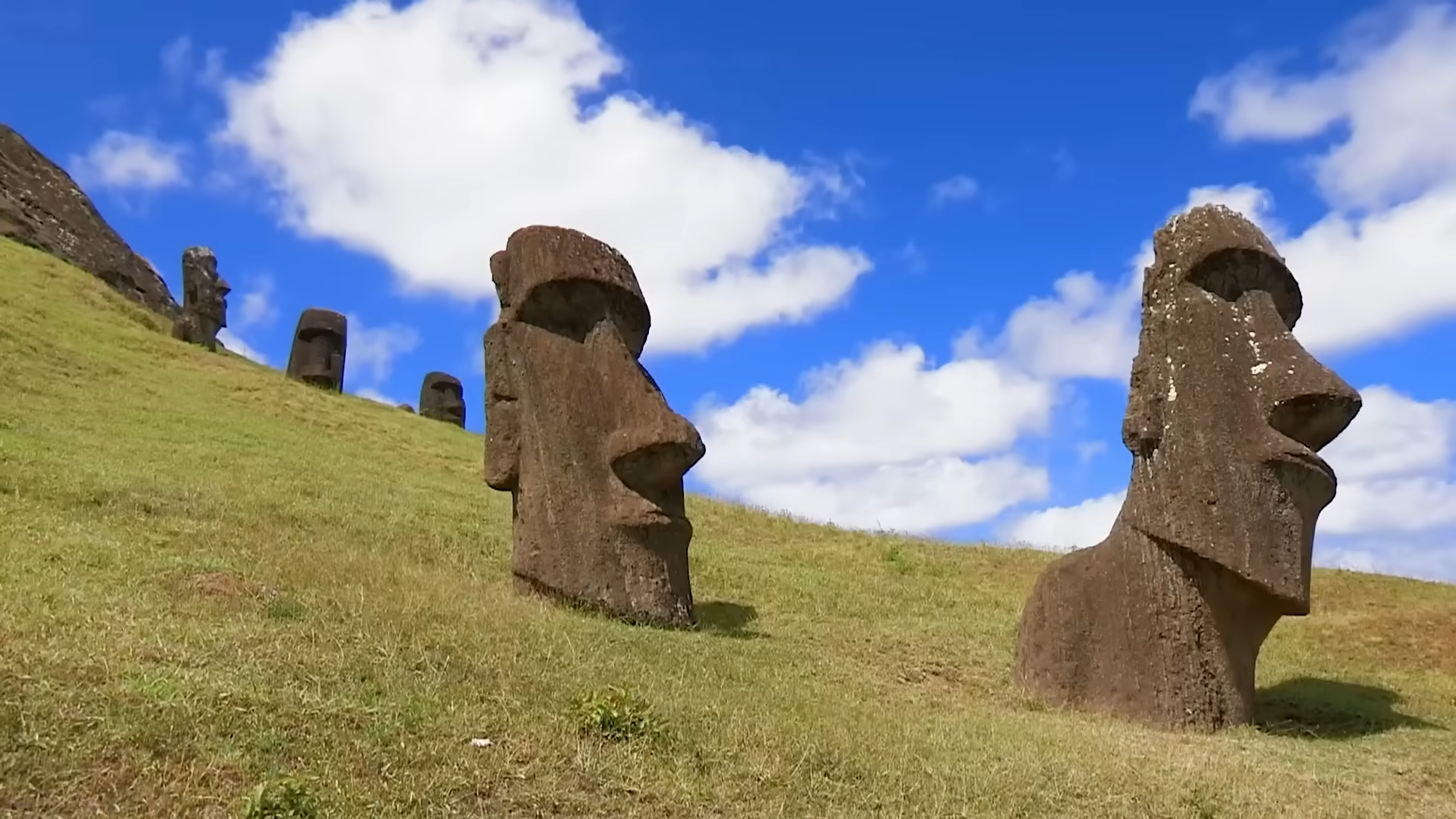 What the labyrinth and colossi reveal about early civilizations