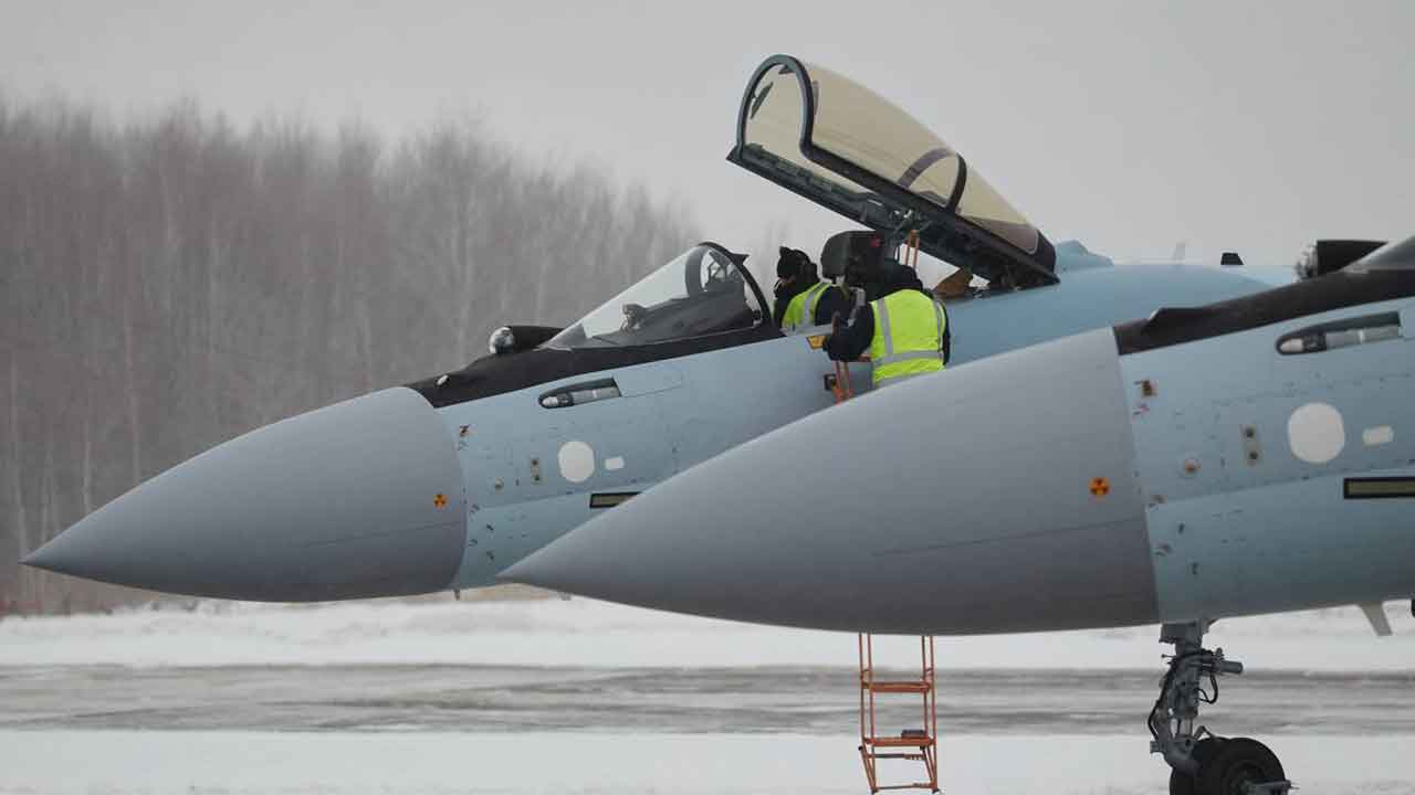 Vídeo: UAC entrega últimas aeronaves Su-35S do ano às Forças ...