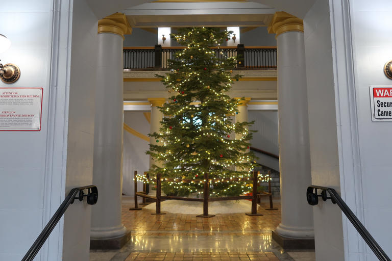 Old courthouse shines with holiday cheer