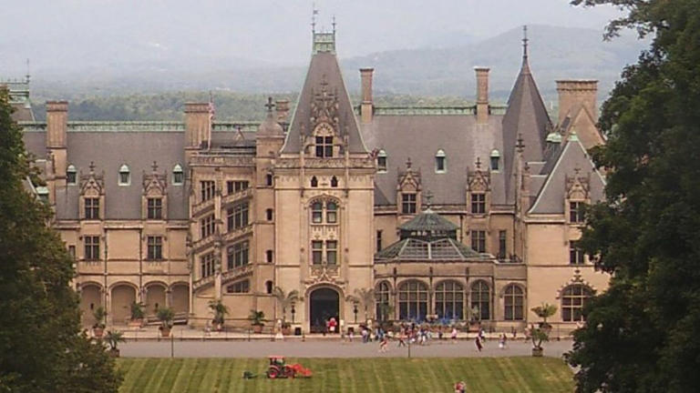 Hallmark Channel returns to Biltmore for new holiday movie