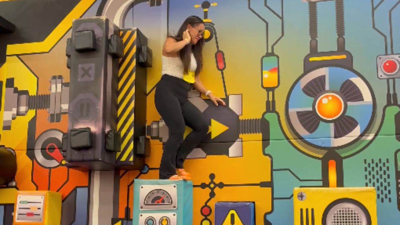 Woman tries an obstacle course but ends up taking a dramatic tumble