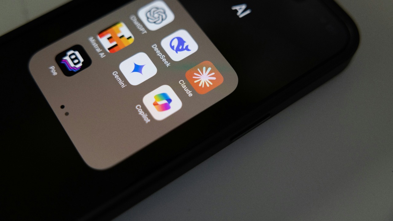 Google delays Gemini replacing Assistant on its devices again