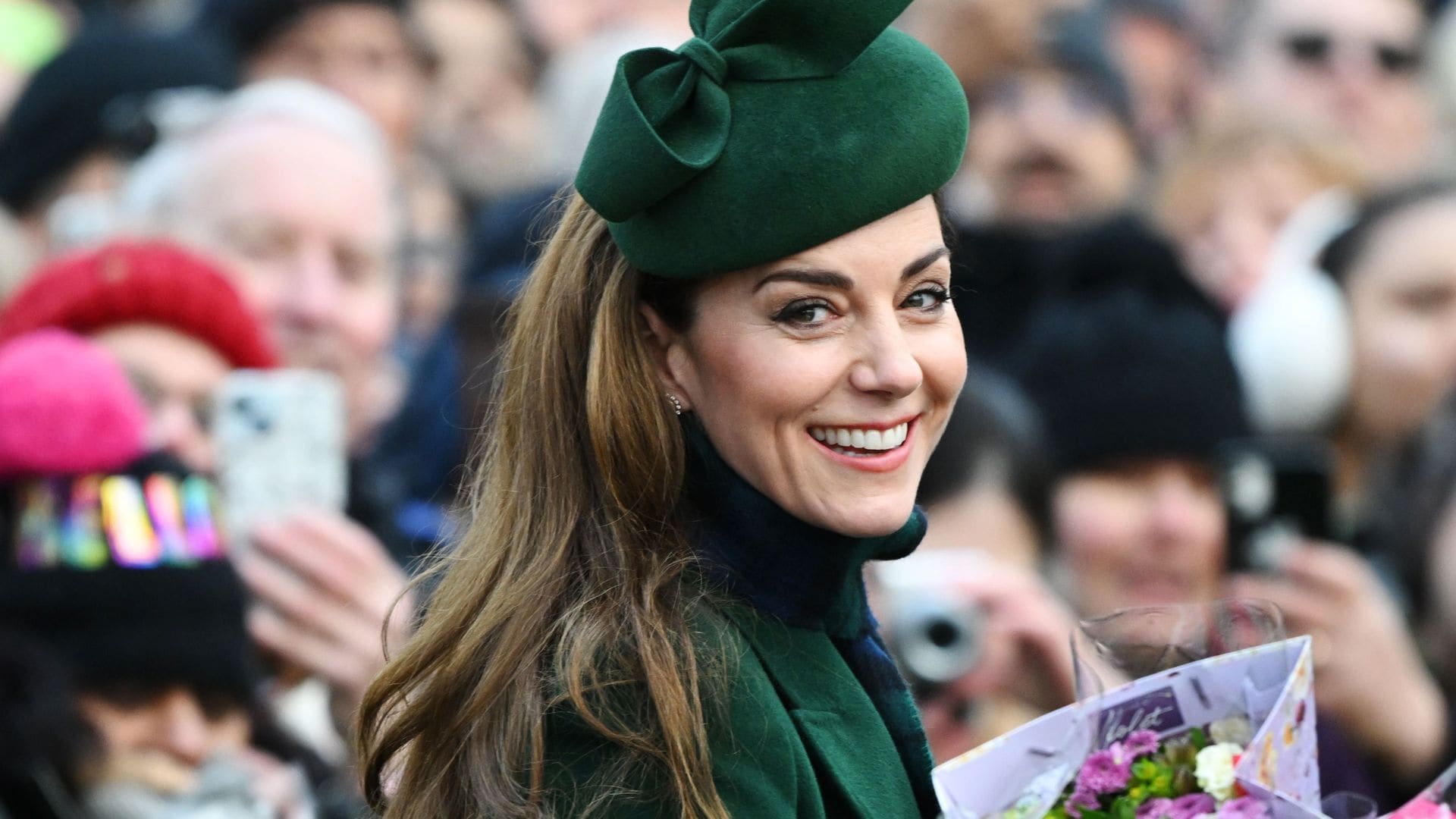 Kate Middleton triunfa con su look en la misa de Navidad de Sandringham ...