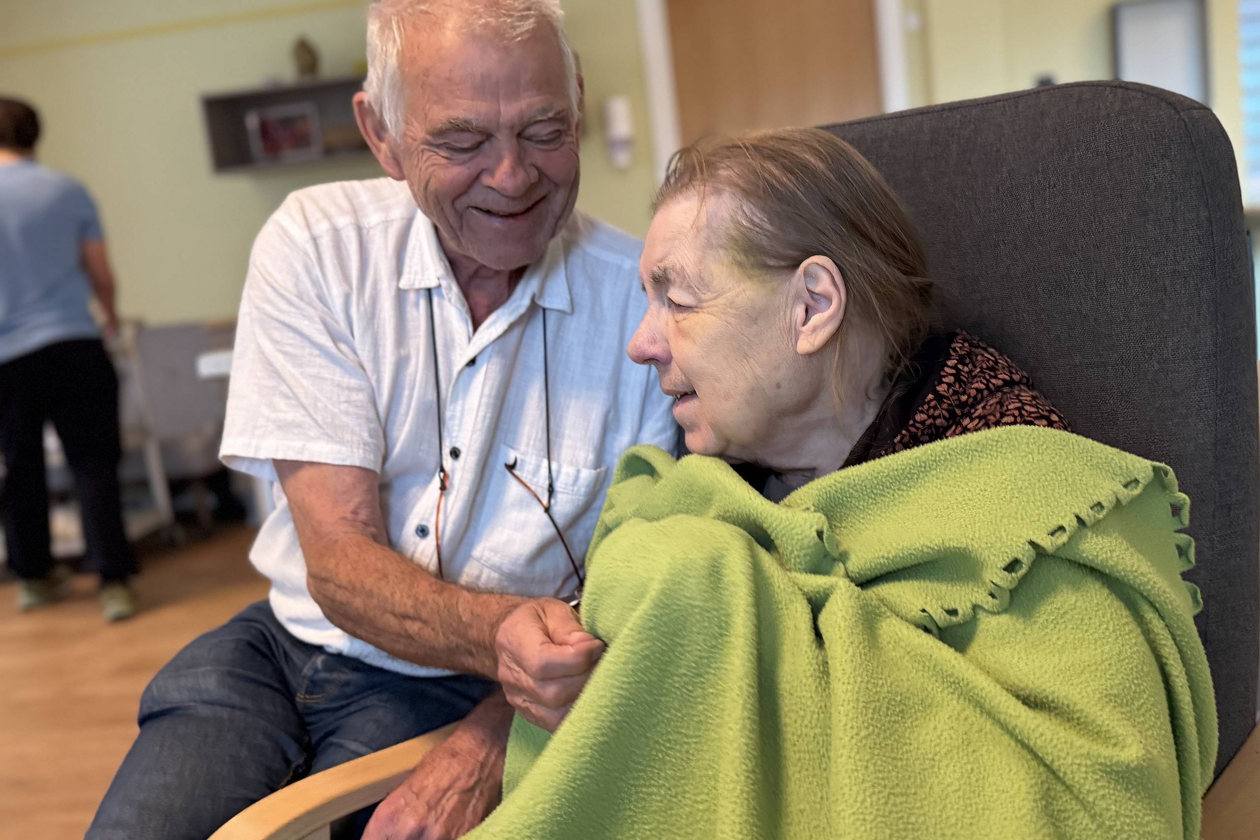 Eli besøger sin kone to timer om ugen - for at holde fast i den ...