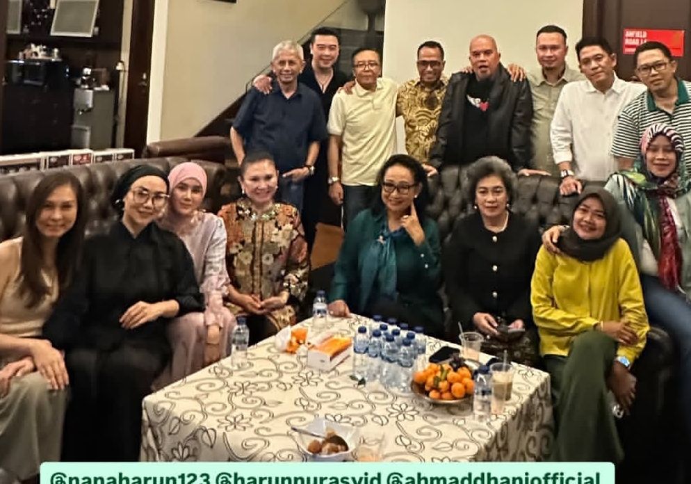 Putus dari Dearly Joshua, Ari Lasso rayakan malam Natal bareng Mulan ...