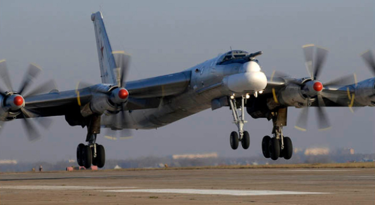 Tupolev Tu-95MS, il bombardiere russo: i potentissimi 4 motori ...