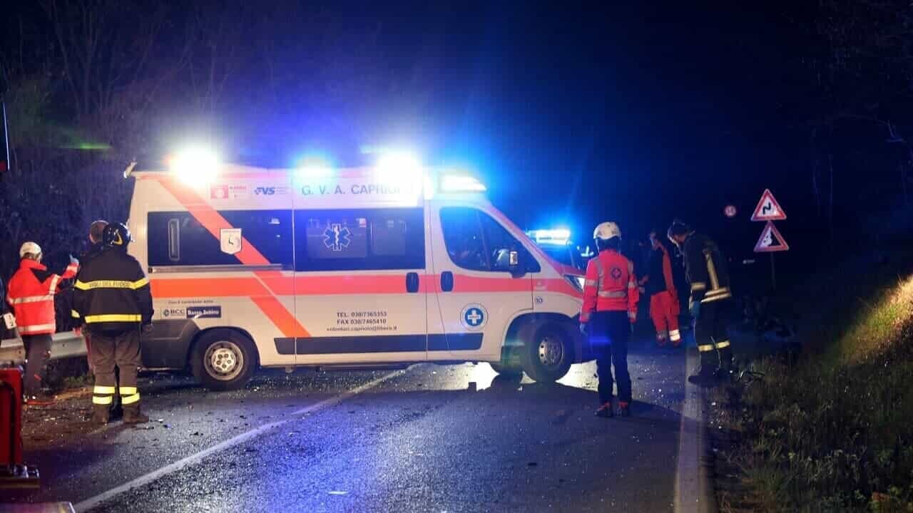 Sorelle morte nello schianto frontale, l’auto finisce contro il guard ...