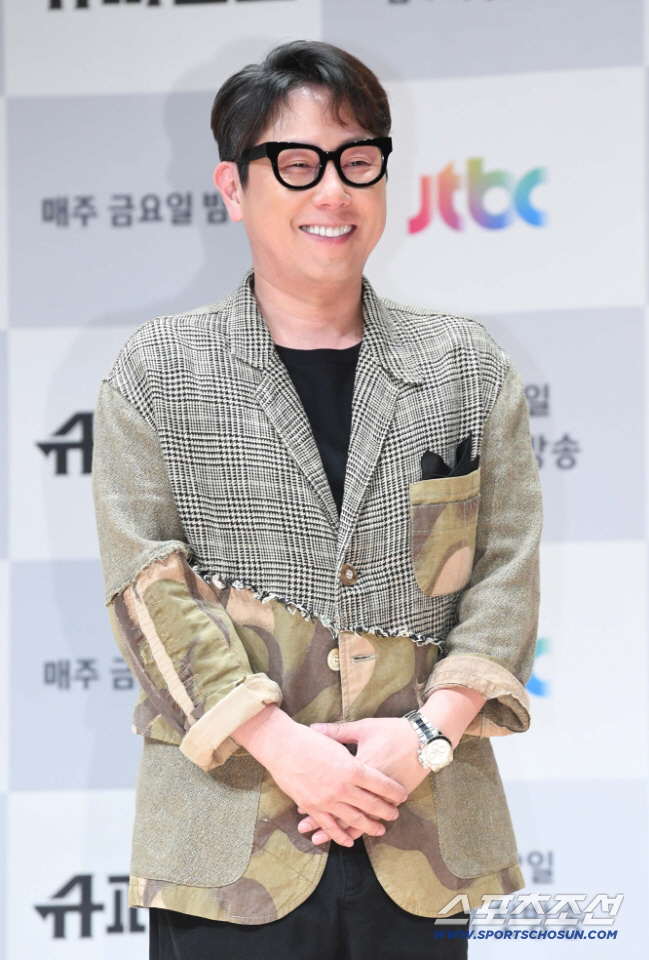 Yoon Jong-shin cancels performance due to health issues... My vocal ...