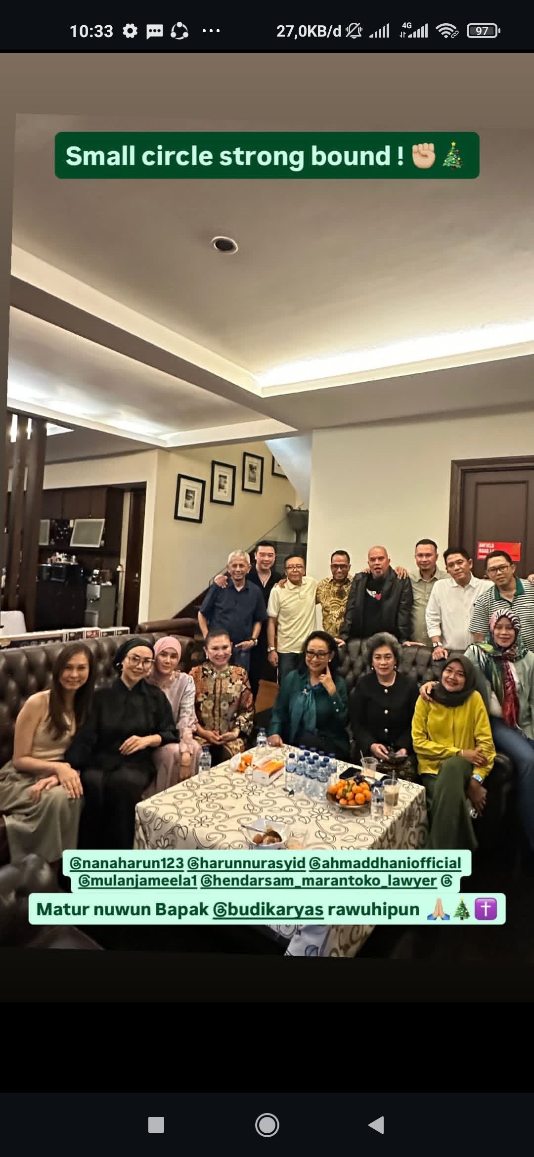 Putus dari Dearly Joshua, Ari Lasso rayakan malam Natal bareng Mulan ...