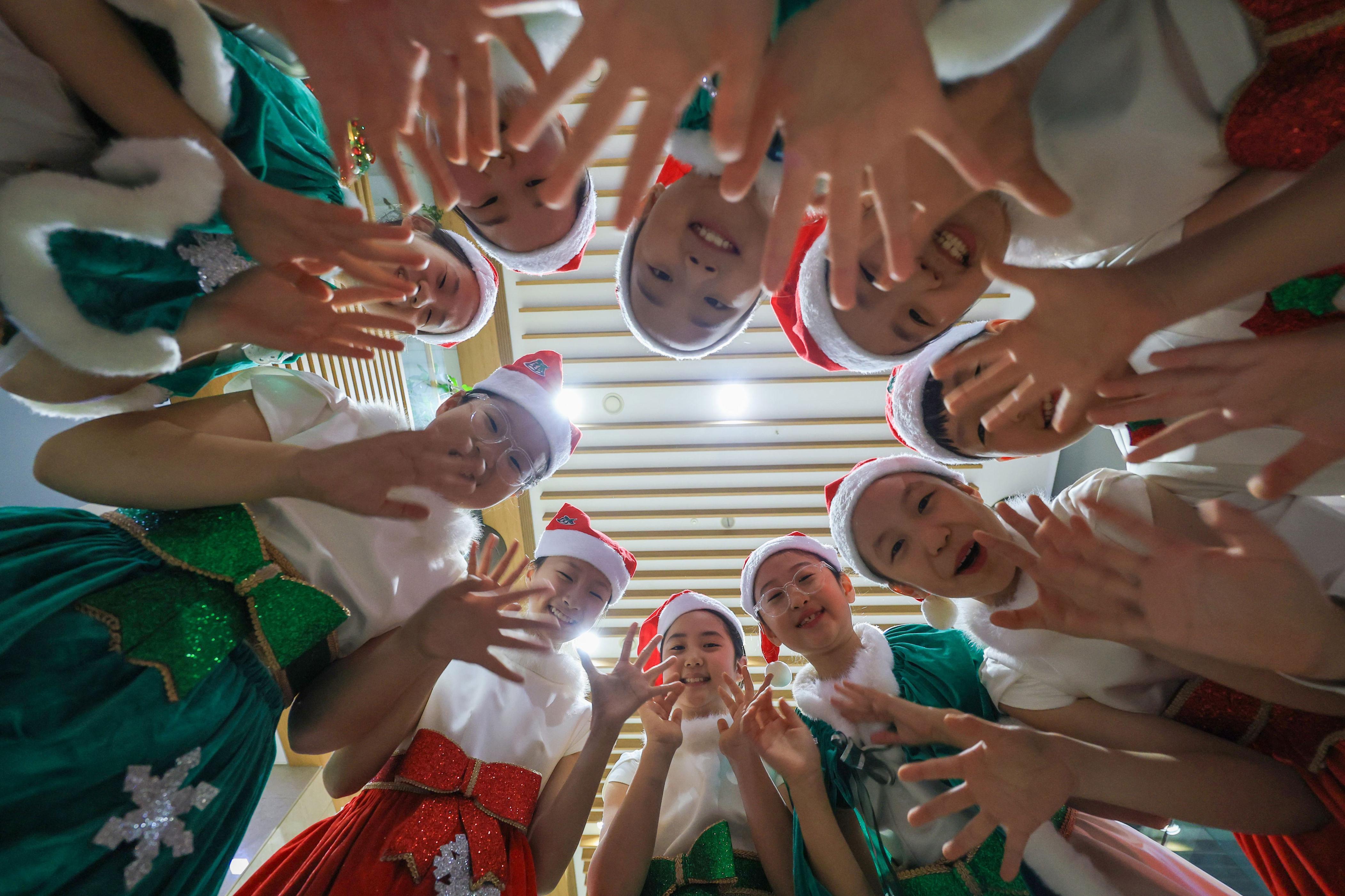 Children’s, visually impaired choirs spread Christmas joy