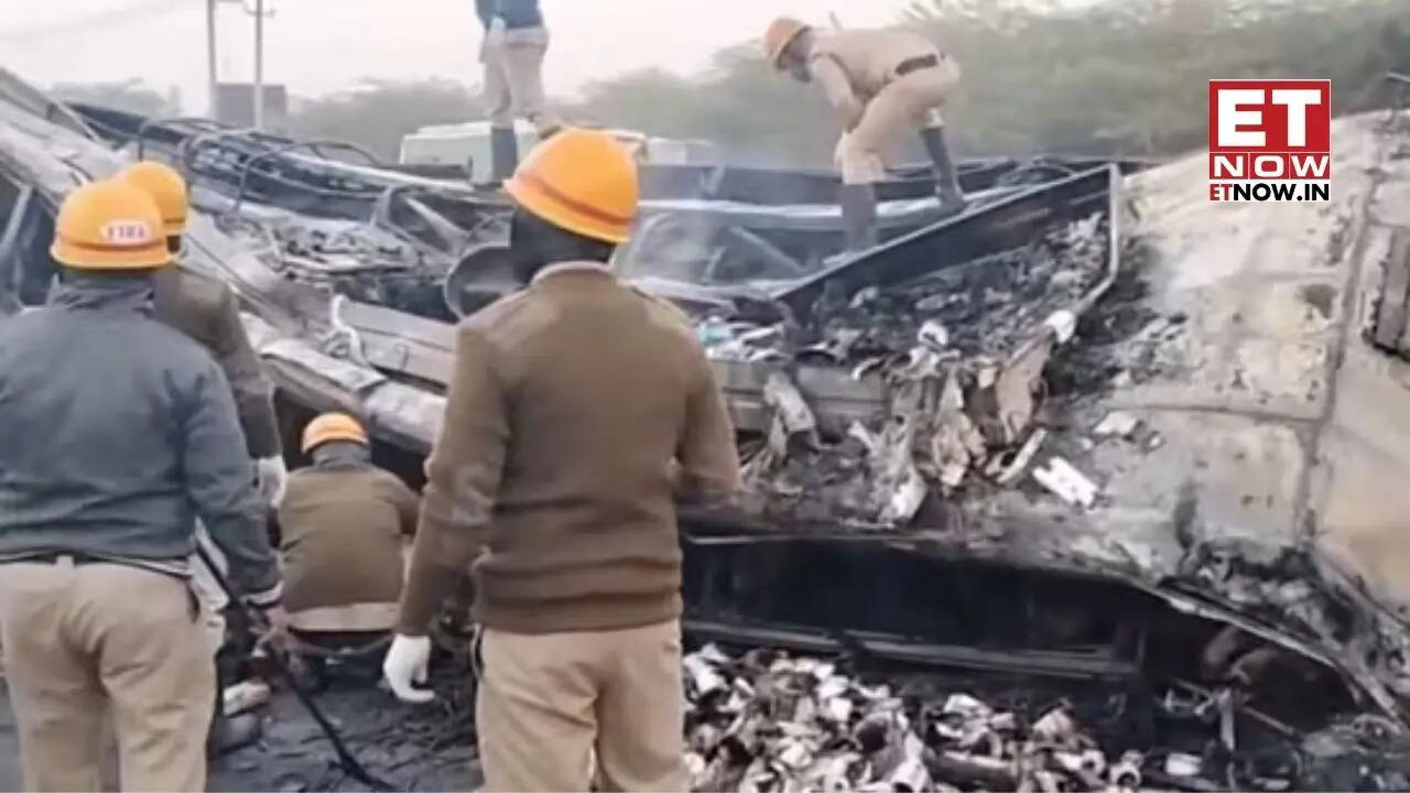 Karnataka Chitradurga bus accident: Sleeper bus engulfs in flame on NH ...