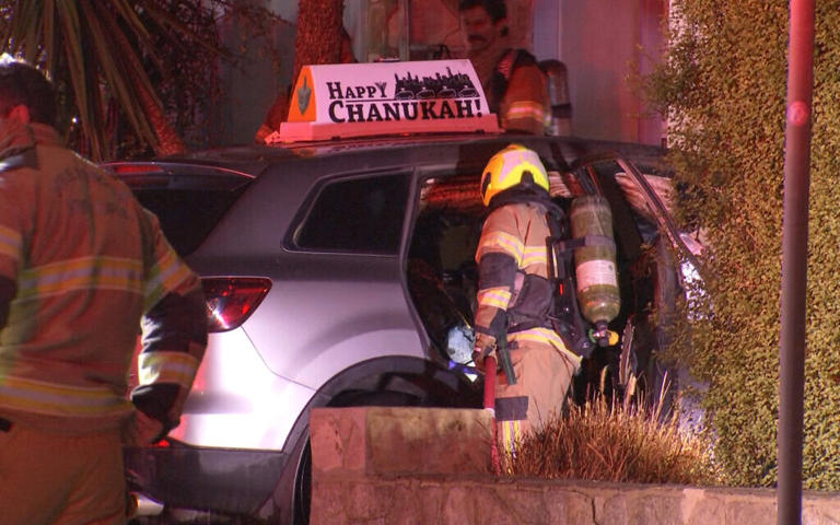 Rabbi’s car with ‘Happy Chanukah’ sign torched in Melbourne, as ...