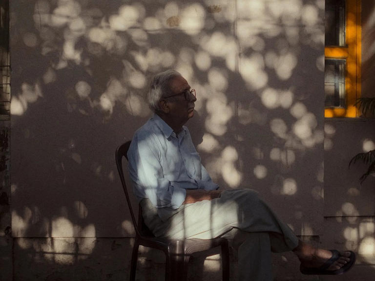 Homage to Vinod Shukla: Vah aadmi naya garam coat pahinkar chala gaya ...