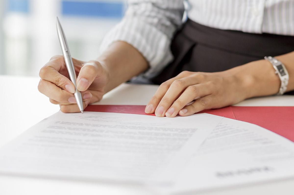 Mann erschleicht sich Spitzenjobs: Seine Zeugnisse waren top, seine ...