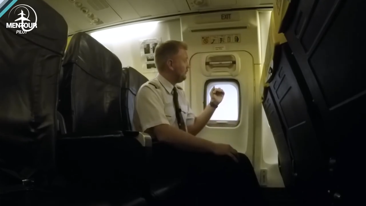 A woman opened a Boeing 737 emergency exit just to cool off