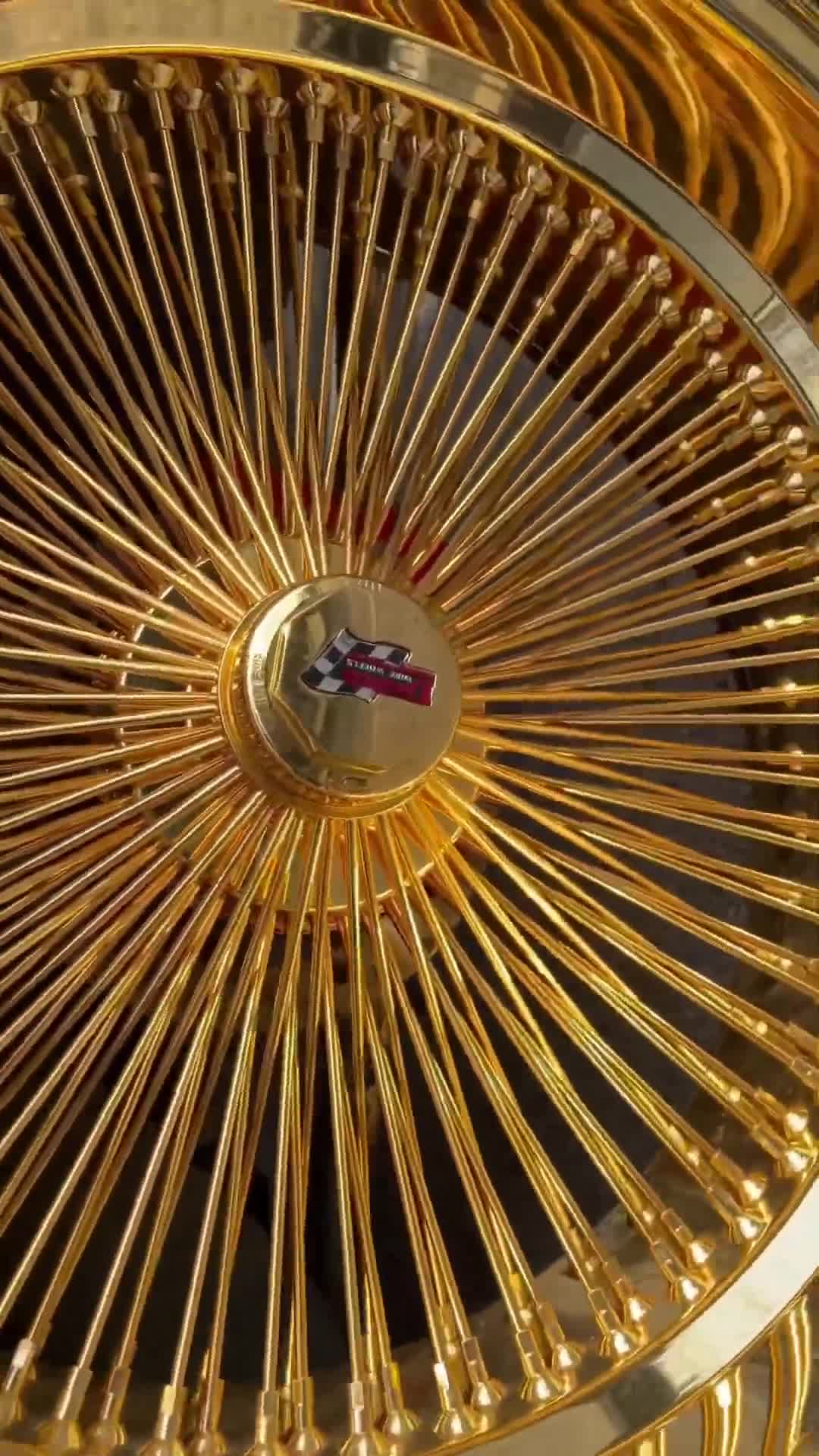 Candy green Oldsmobile Cutlass vert on gold 24’s Daytons