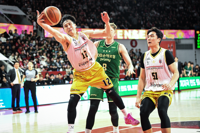 On Christmas Day, I got my revenge and re-sprayed DB, and Jeonggwan ...