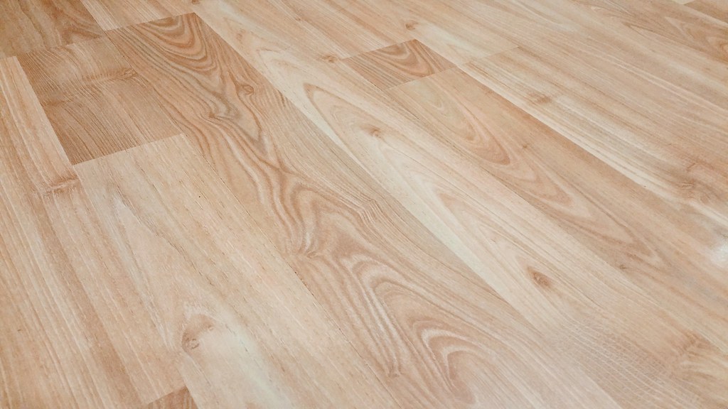 Budget-friendly flooring ideas for small rooms
