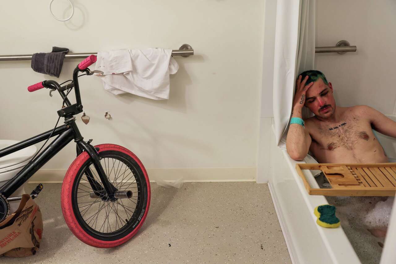 How a Chronicle photographer captured the complexities of drug use in ...