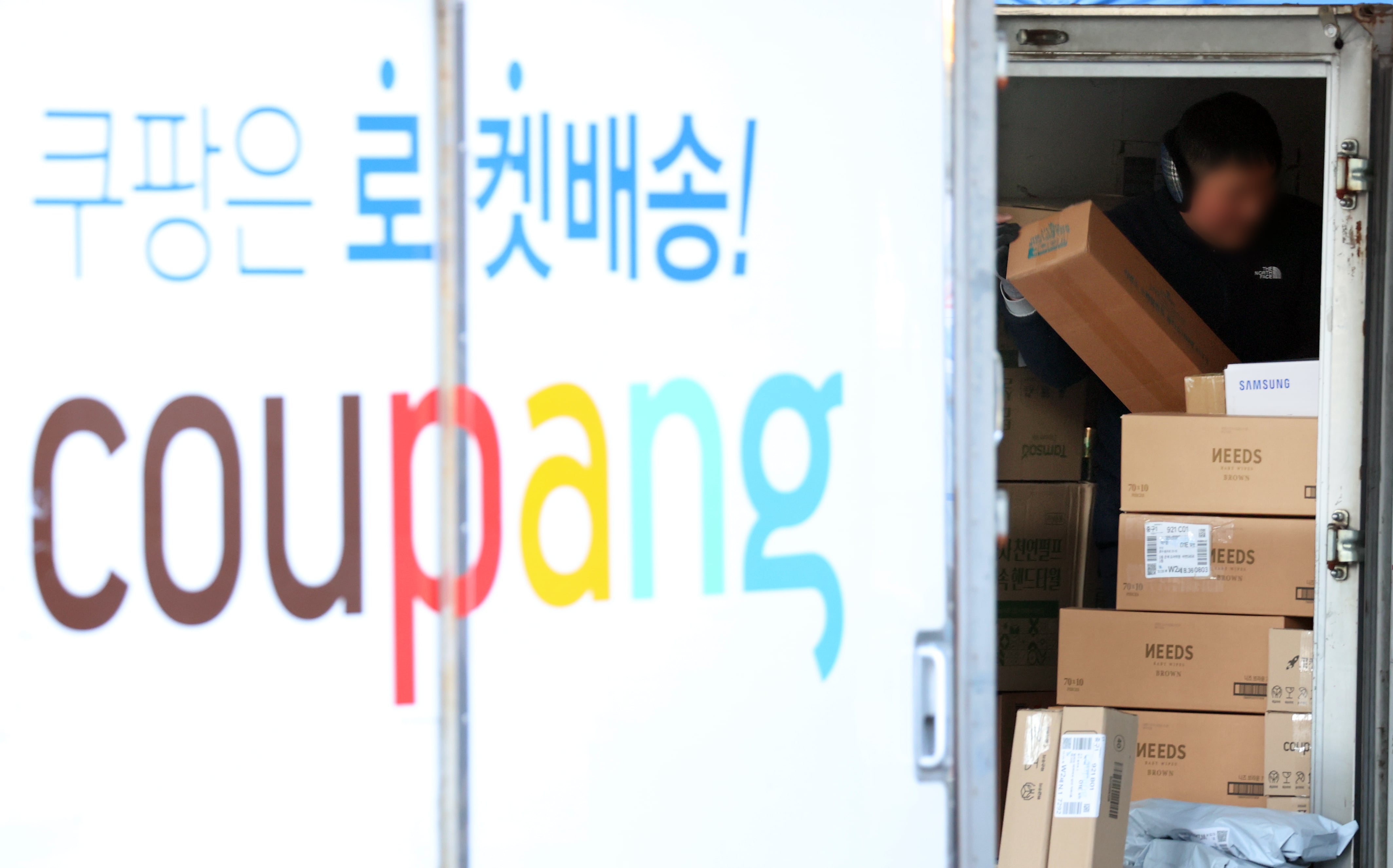 Exclusive: Presidential office prohibits staff from contacting Coupang