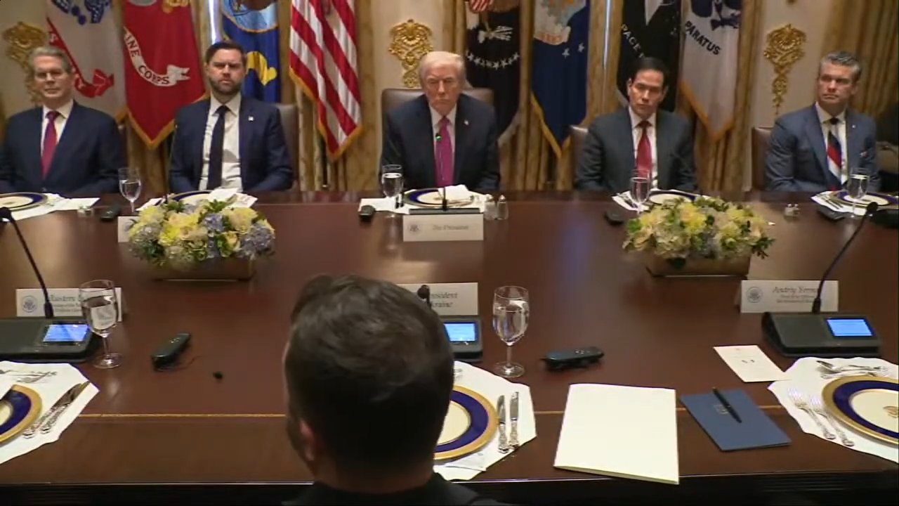 'Our president has stuck out his neck': Mike Lindell's 'reporter' steps ...