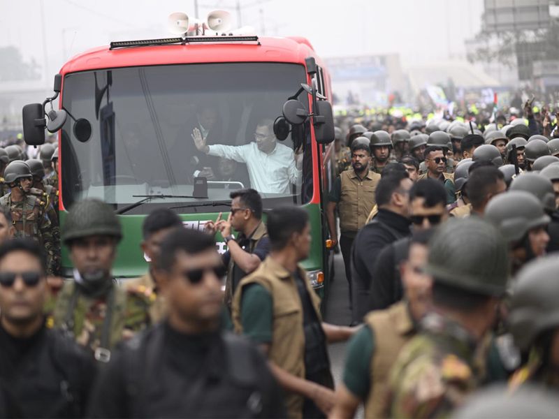 Tarique Rahman's grand 'bulletproof' entry in Dhaka as he receives ...