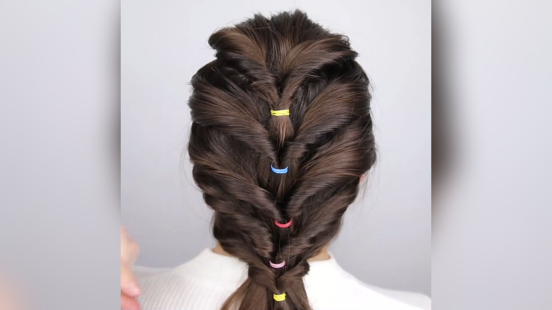 Charming hairstyle: Easy to do