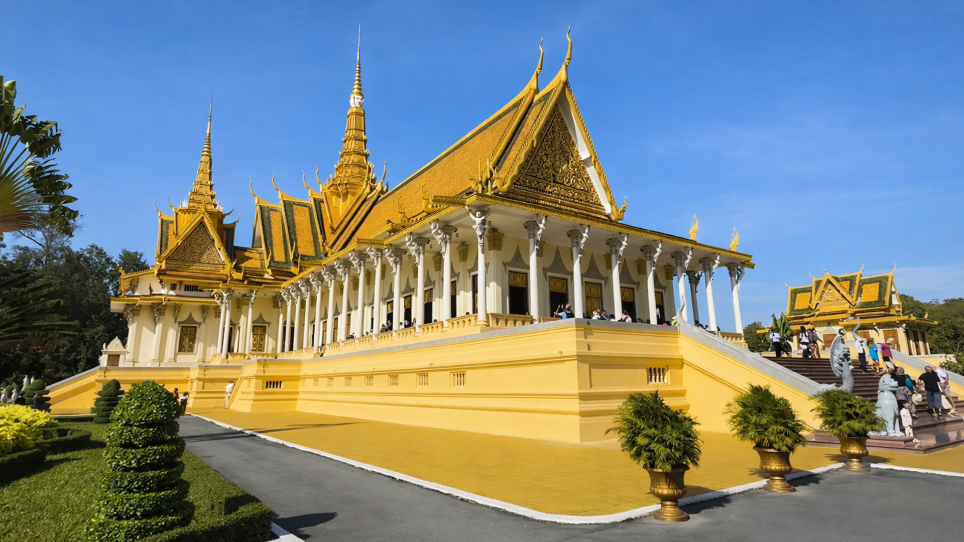 Walking through the city of Phnom Penh Cambodia