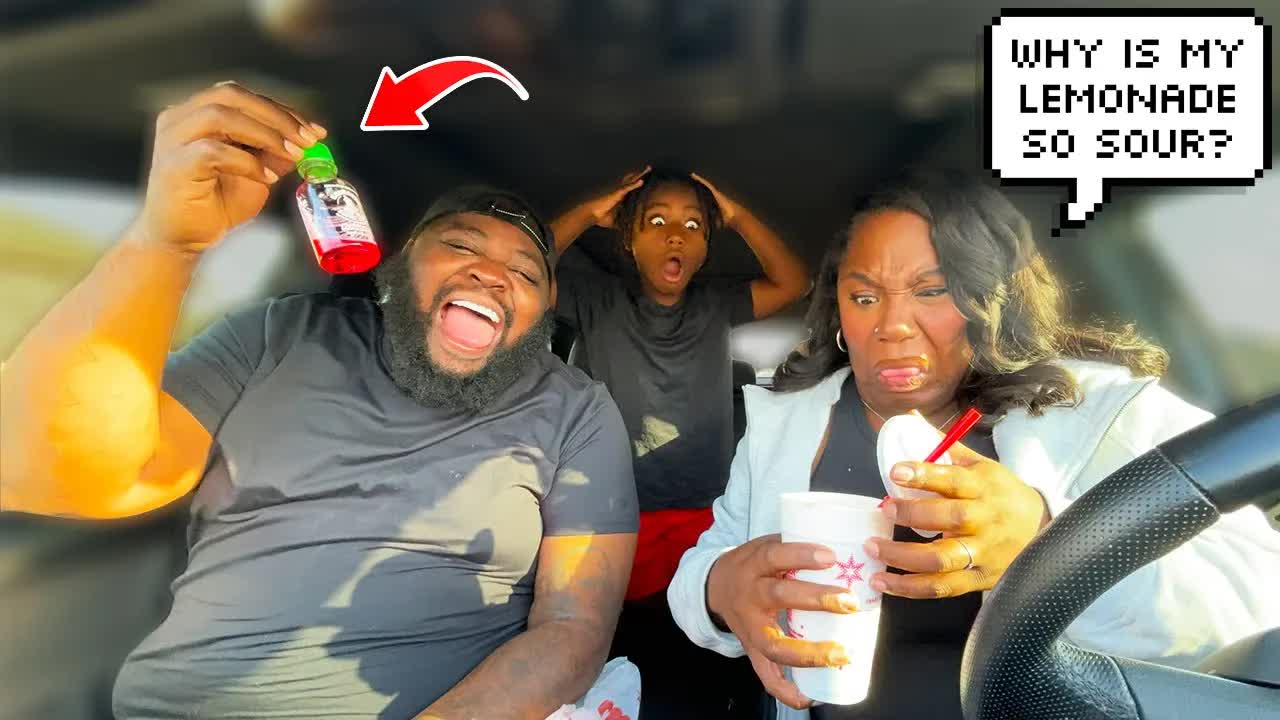 PUTTING SOUR LIQUID CANDY IN MY WIF'ES LEMONADE PRANK