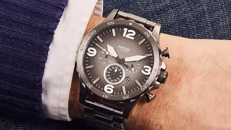 Baja más de 100 euros este reloj Fossil con cronógrafo, diseño ...