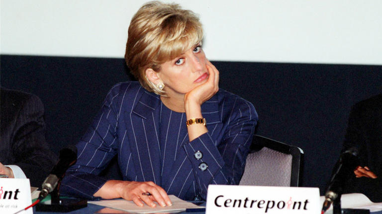 Princess Diana reportedly soured a royal Christmas dinner with a single ...