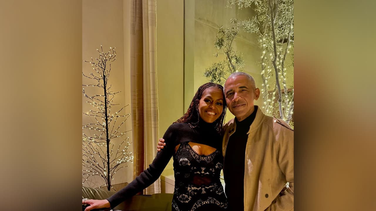Michelle Obama shares festive photo with Barack, wishes 'Merry Christmas'