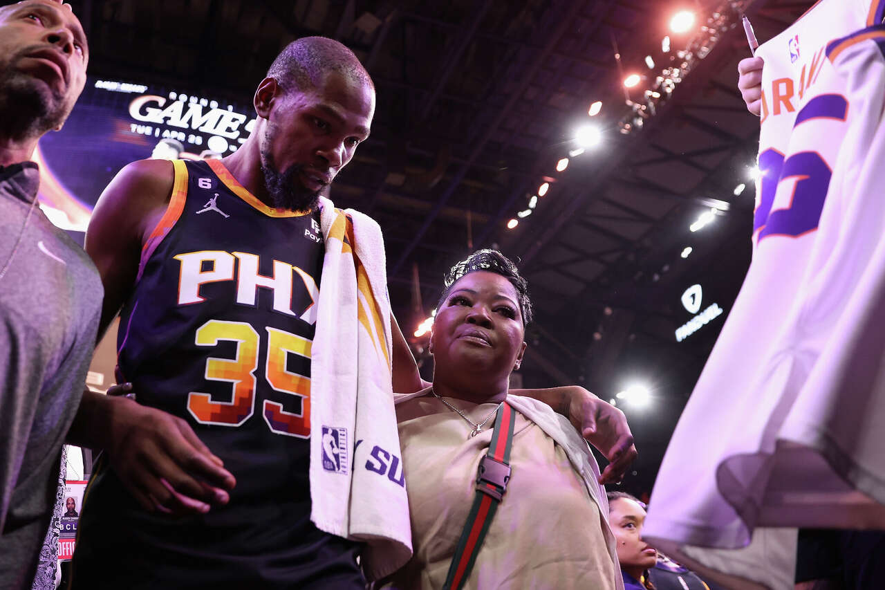Kevin Durant and his mom share Christmas bond unlike anyone else