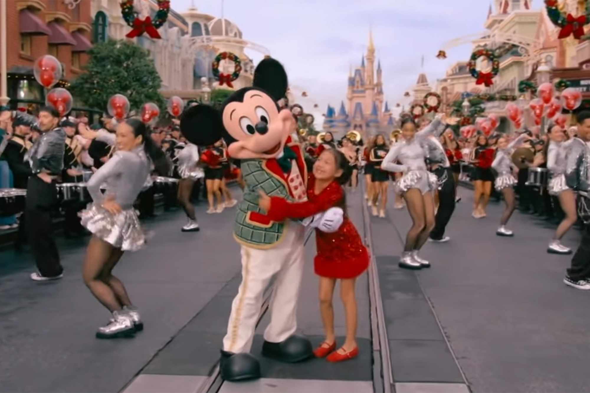 How to watch Disney's Christmas Day Parade with “Zootopia 2” and “Lilo ...