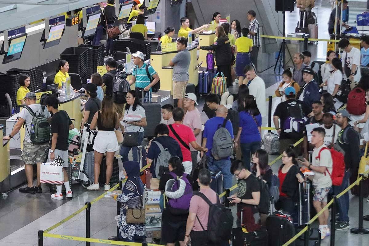 Holiday travelers exceed immigration projections