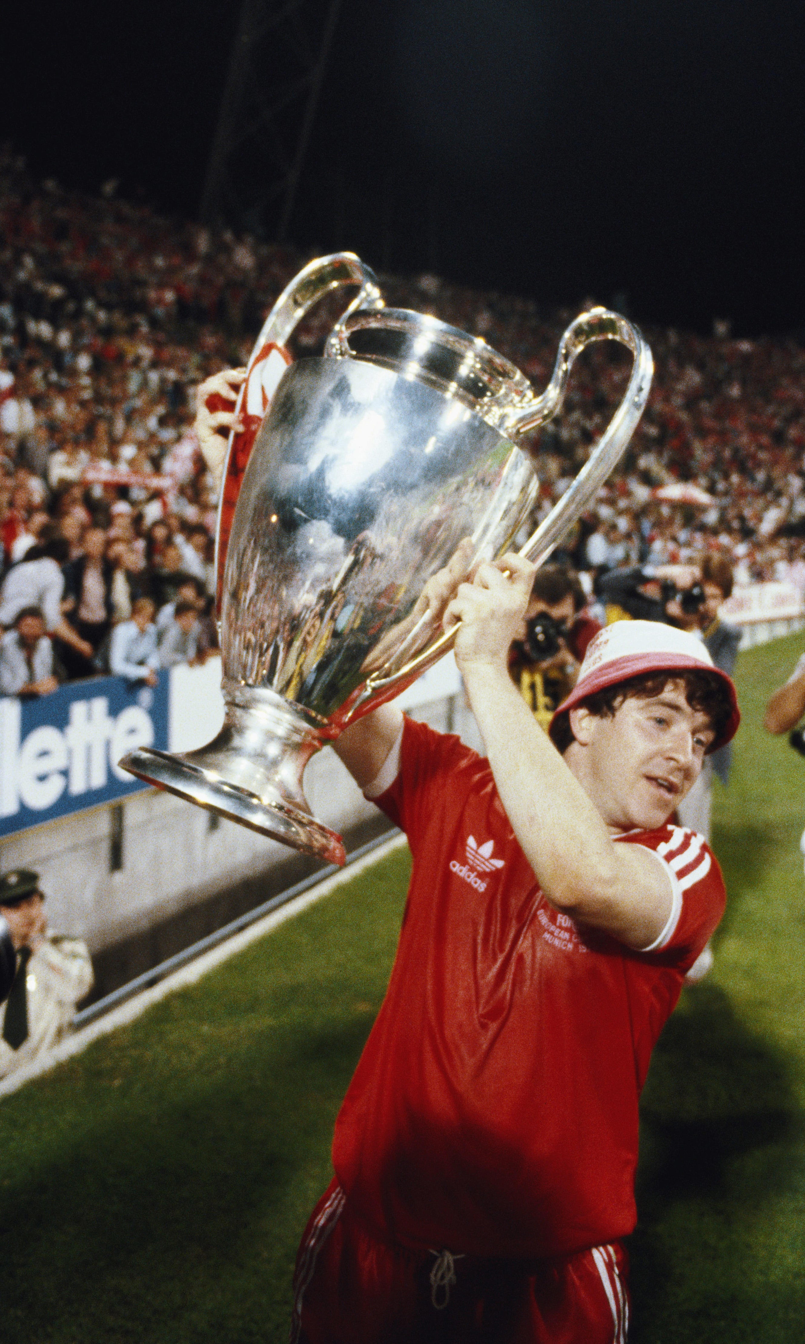 Nottingham Forest legend John Robertson dies at 72: 'Picasso of our game'