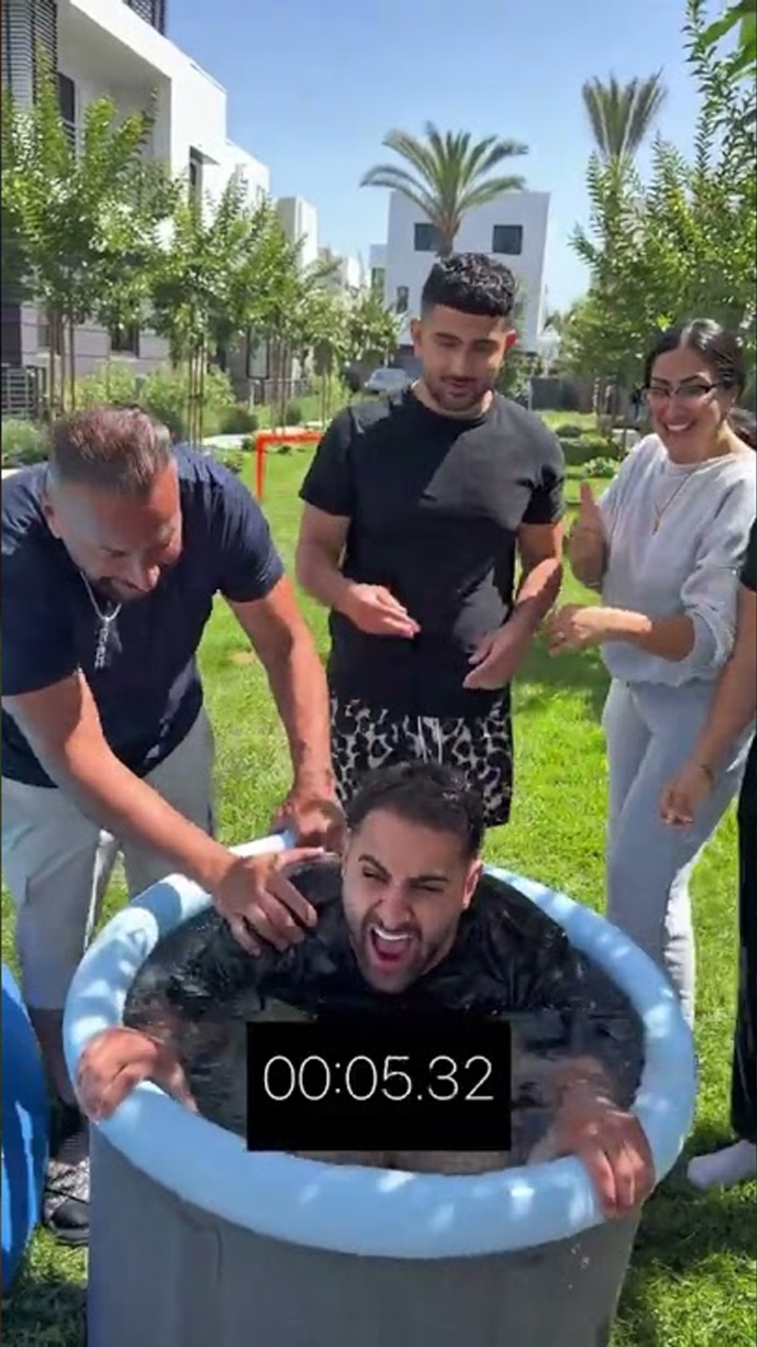 Ice bath challenge with the family