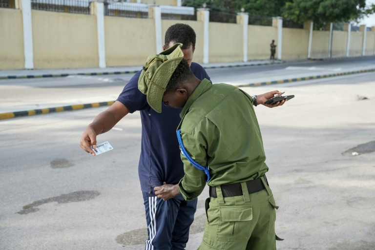Somalis vote in Mogadishu's first local election in decades