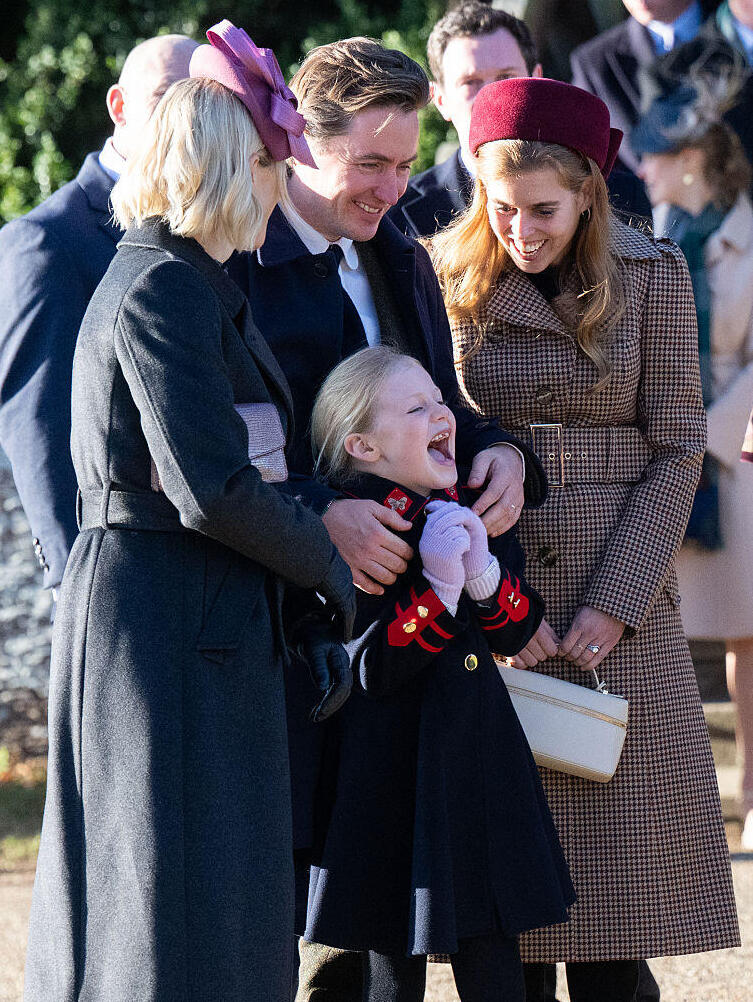 בלי אנדרו, עם הבנות שלו: משפחת המלוכה חוגגת את חג המולד