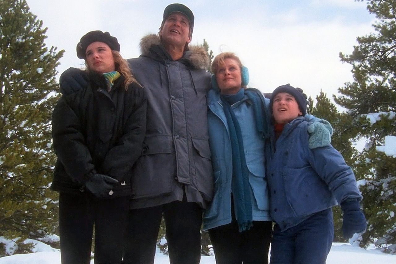 Beverly D'Angelo admits scandalous "Christmas Vacation" hand gesture ...