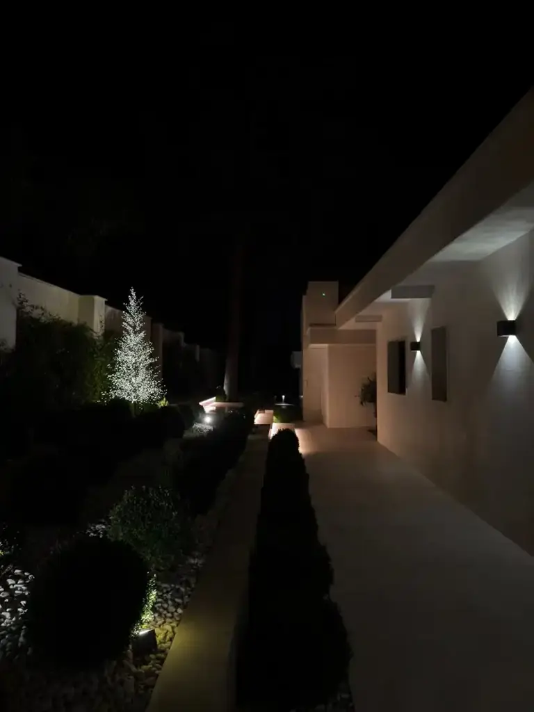 El árbol de Navidad de María Pombo: figura de Papá Noel, estrellas y ...