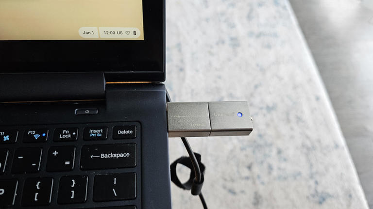 5 things to never plug into your Chromebook's USB ports