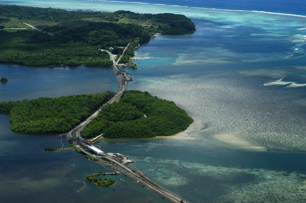 Önation i Stilla havet tar emot USA-migranter