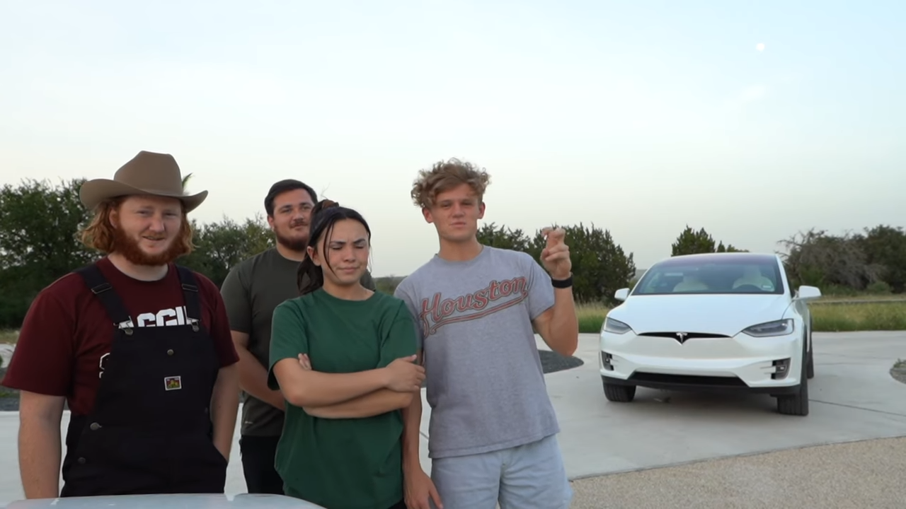 The social experiment showing how people react to wealth on Tinder